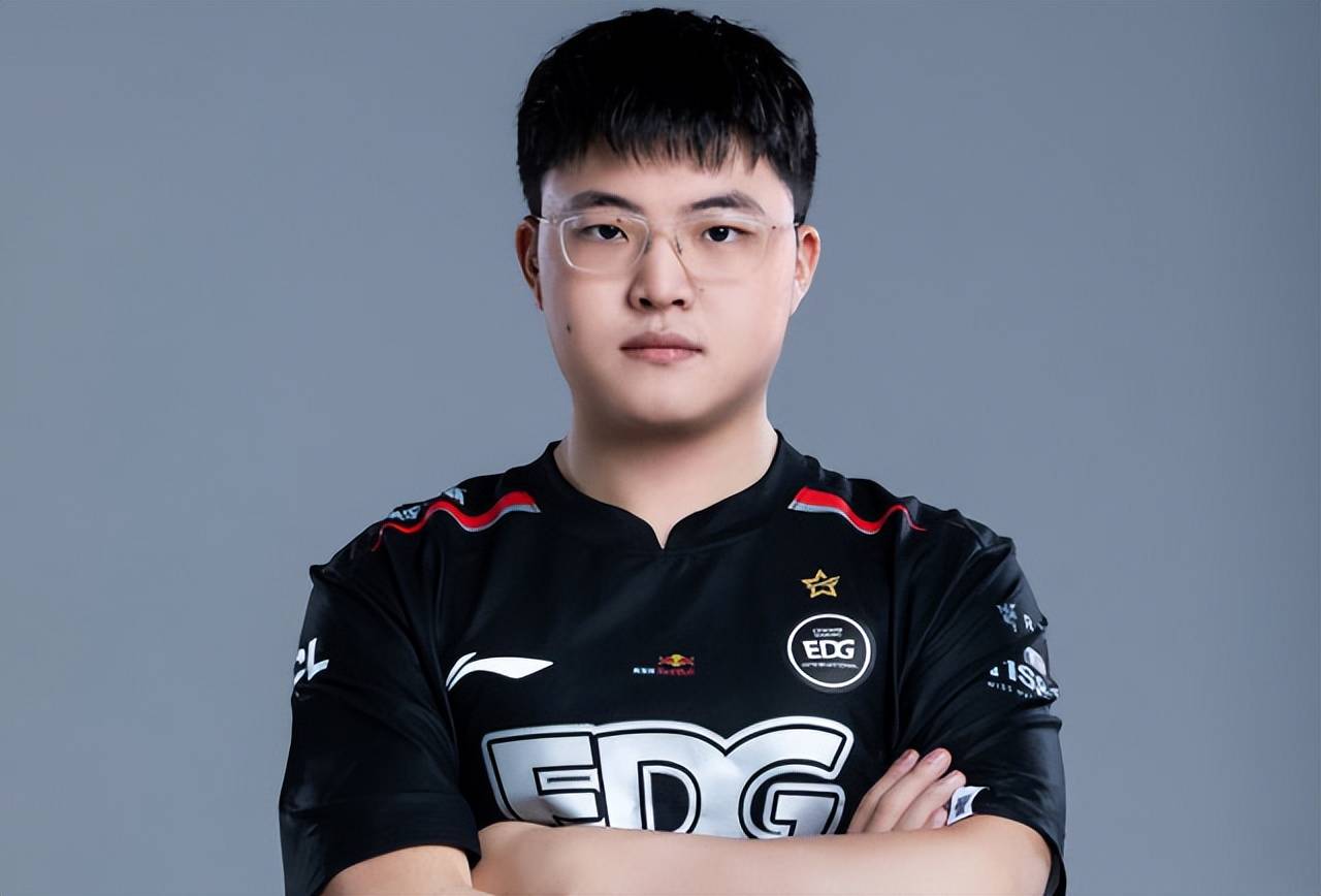 Jogador lendário deve se aposentar do LoL novamente - Mais Esports